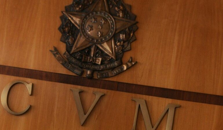 É crime realizar investimento coletivo sem autorização da CVM?